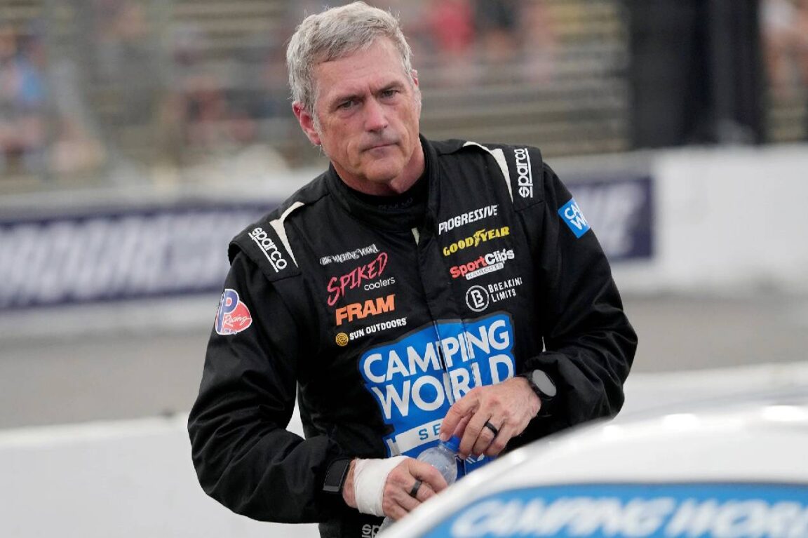 Bobby Labonte entra para a lista dos 75 maiores pilotos da Nascar