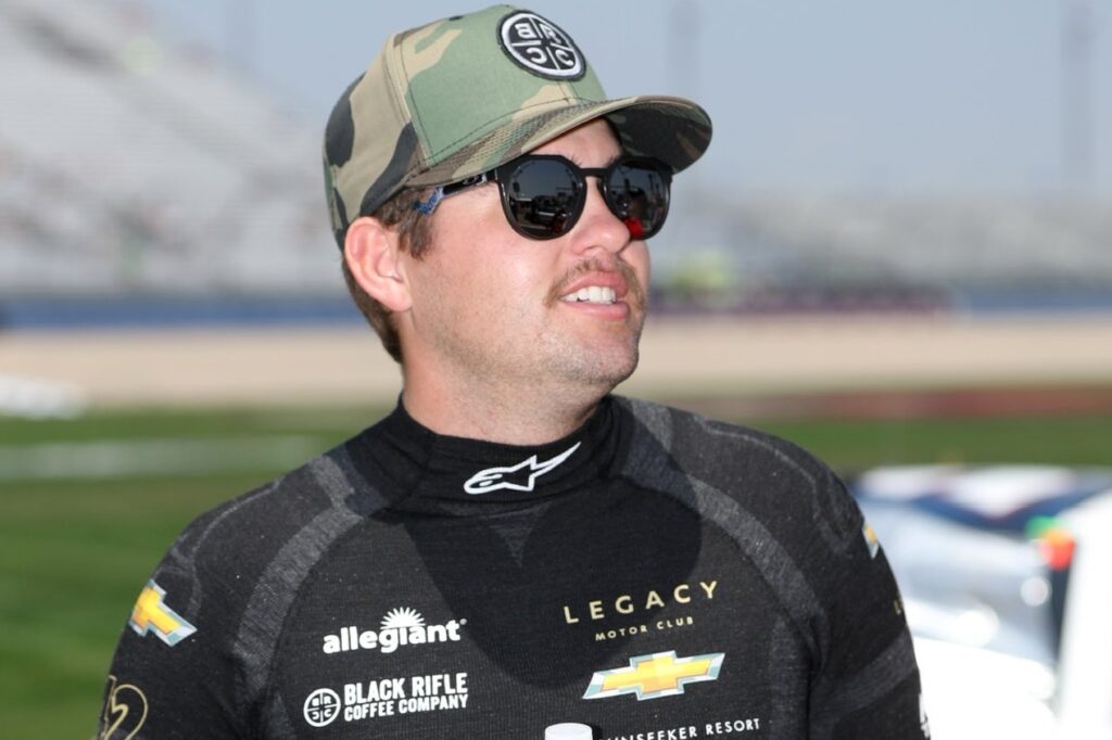 Nascar Cup: Noah Gragson assina com a Front Row Motorsports