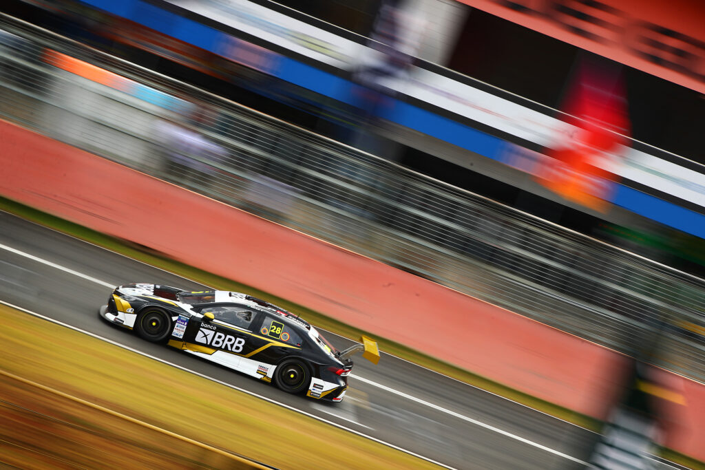 Vitória em corrida de 300km de Porsche embala Enzo Elias para etapa da ...