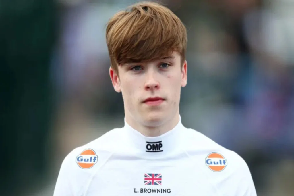 Fórmula 3: equipe Hitech mantém piloto Luke Browning para 2024