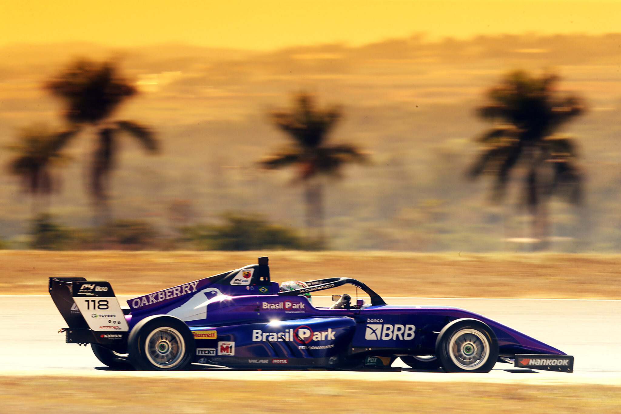 OAKBERRY Bassani F4 lidera as atividades de quinta-feira em Goiânia com ...